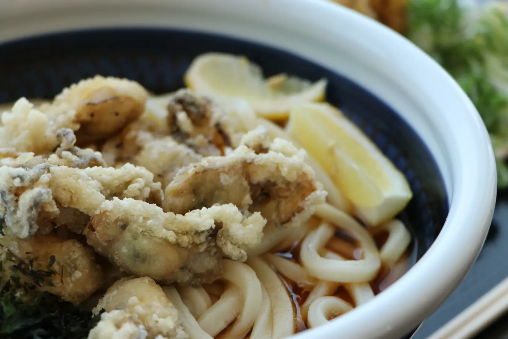 あんかけとぶっかけの2種類がある牡蠣が入った丸亀製麺の冬うどんを食べる - osumiakari.jp